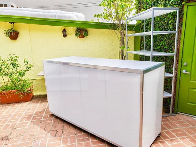 SILVER BAR Back w/ Acrylic Shelf 6'x4' – Lounge Party Rentals